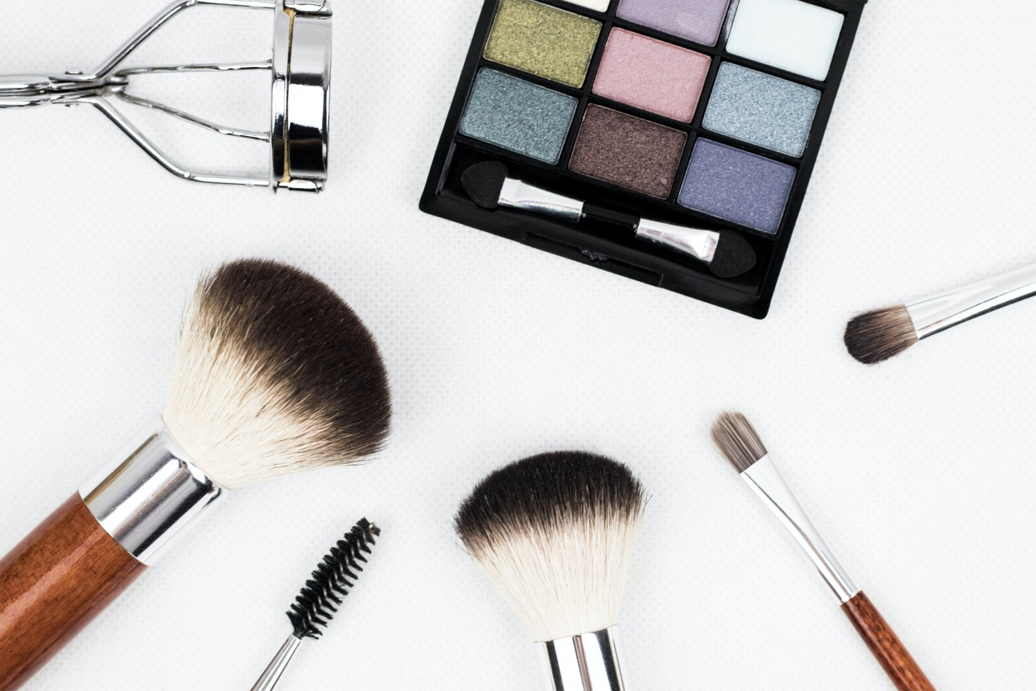 Throwback Glam: '90s Makeup Trends Are Taking Over 2023 Christmas Party ...