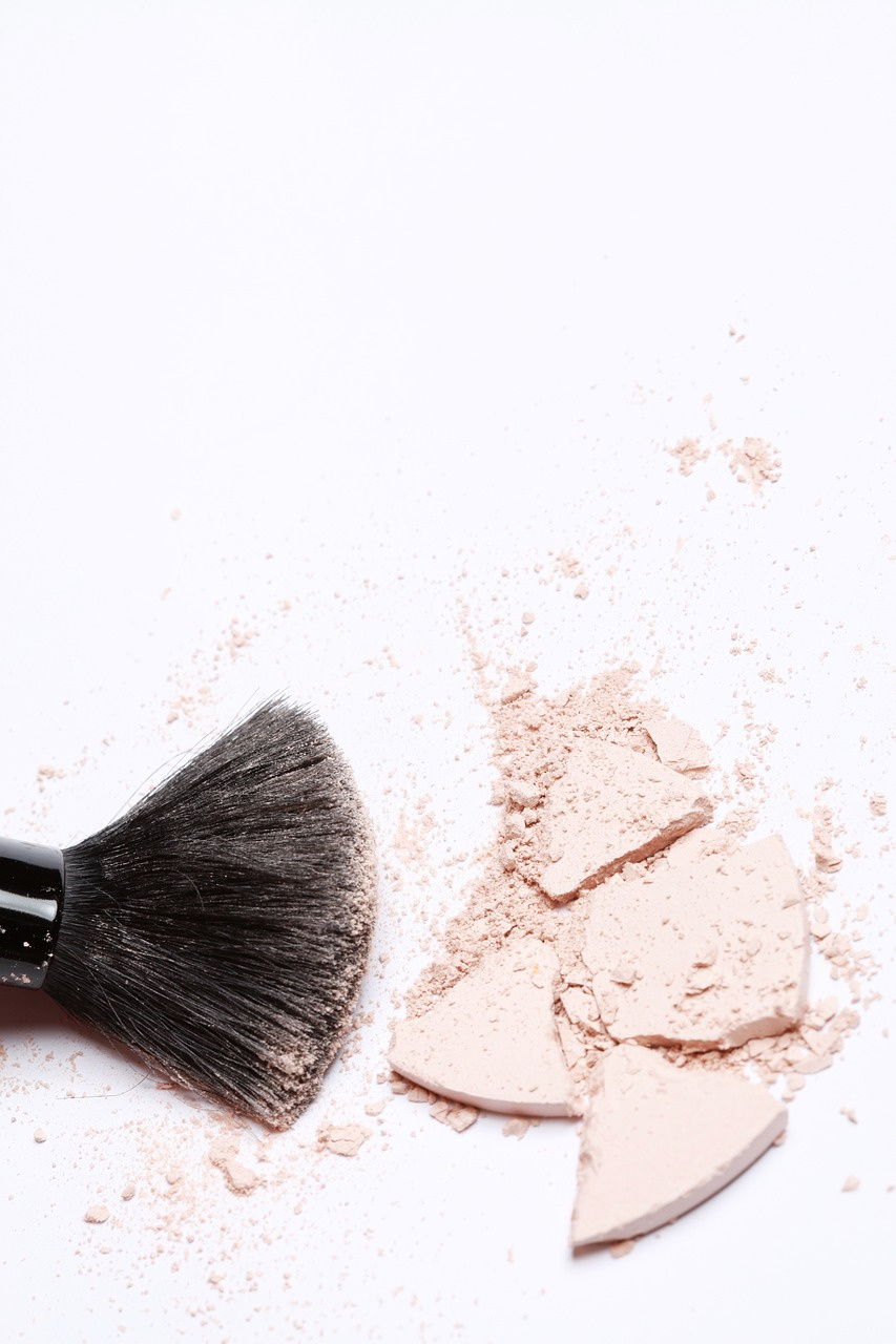 How to Do White Makeup Base Hack for Filter Effect