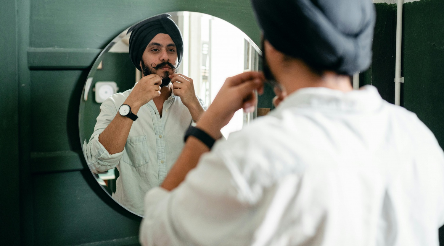 Moisturizing Oils to Fight Beard Dandruff